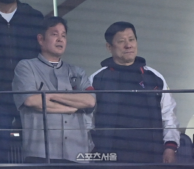 [포토] KS 5차전 지켜보는 SSG 정용진 구단주-KBO 허구연 총재