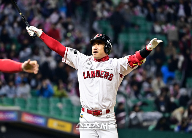 불혹의 '짐승' 랜디들이 뽑은 KS MVP 김강민 "여한이 없다"[KS6 스타]