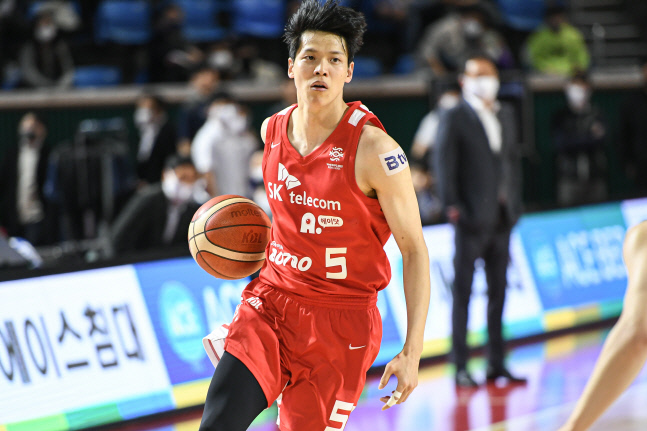 김선형·오재현 백코트 37점 합작, SK KCC 꺾고 시즌 첫 2연승[SS잠실in]