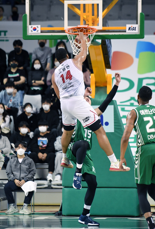 '아반도-오세근 20점씩' KGC, DB 뿌리치고 '단독 1위'...DB는 2연패 [SS 원주in]