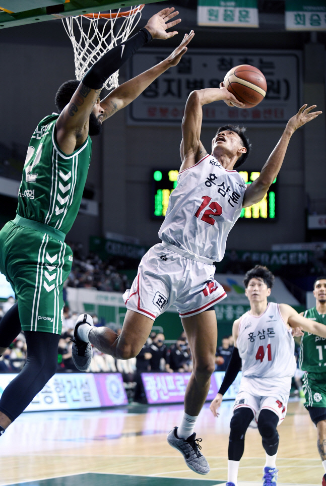 '아반도-오세근 20점씩' KGC, DB 뿌리치고 '단독 1위'...DB는 2연패 [SS 원주in]