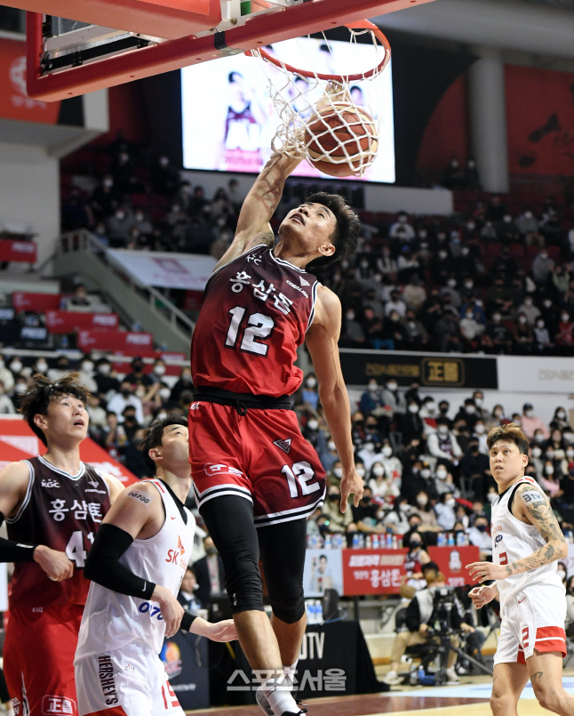 '아반도 21점' KGC, SK 90-84 제압...10일간 5경기, 싹 다 이겼다 [SS 안양in]