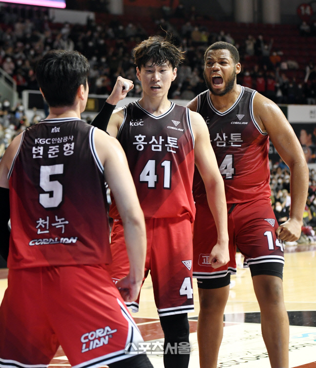 '아반도 21점' KGC, SK 90-84 제압...10일간 5경기, 싹 다 이겼다 [SS 안양in]