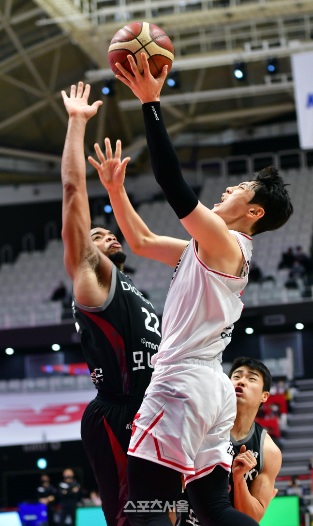 변준형 스펠맨 39점 합작·양희종 매직, KGC KT 꺾고 6연승 광속질주[SS수원in]
