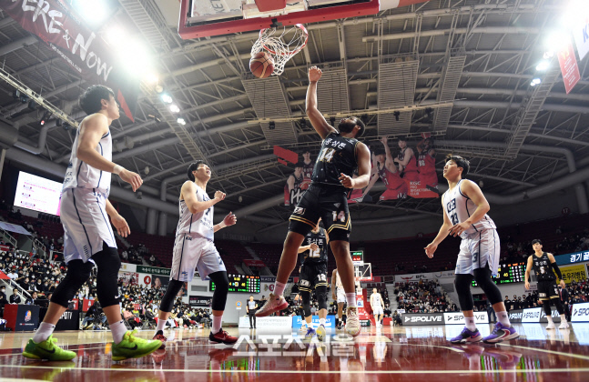 [포토]KGC 스펠맨의 호쾌한 덩크