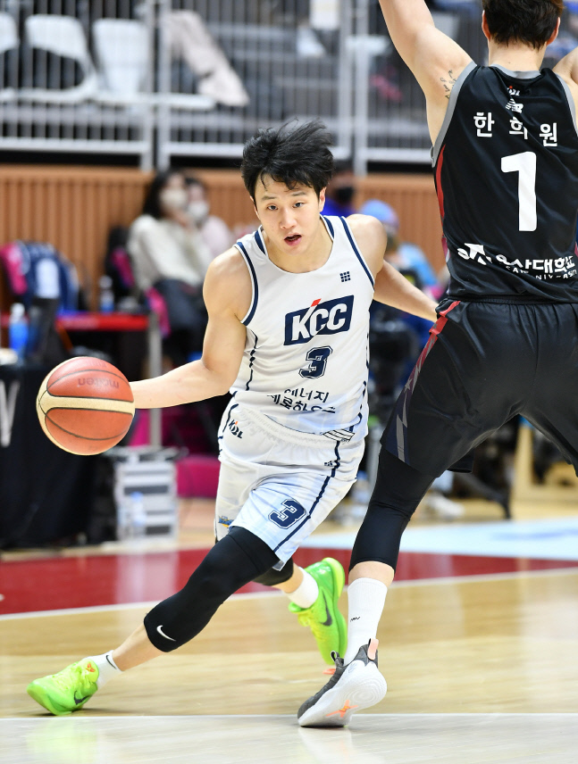 허웅·라건아 43점 합작, KCC KT 꺾고 2연승으로 전반기 마무리[SS수원in]