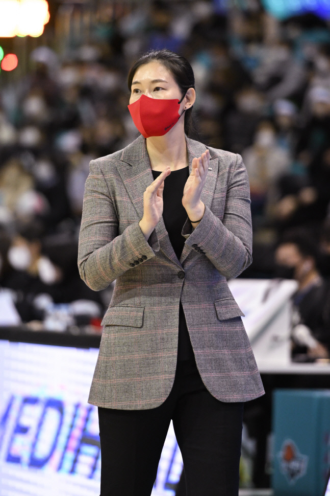 BNK썸 박정은 감독 "후반전 첫 홈 경기, 반드시 승리하겠다" [SS사직in]