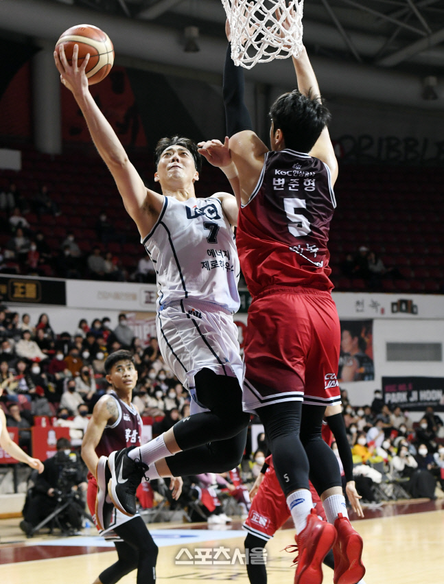 [포토]슛 올려놓는 KCC 정창영