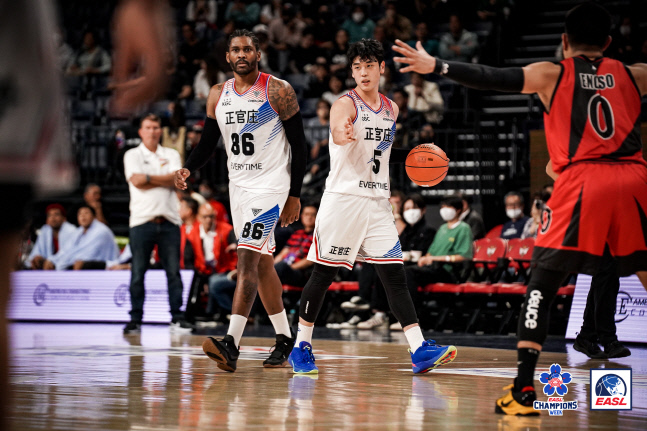 '스펠맨 53점' KGC 산미구엘에 55점차 완승, 결승 진출 유력[EASL]