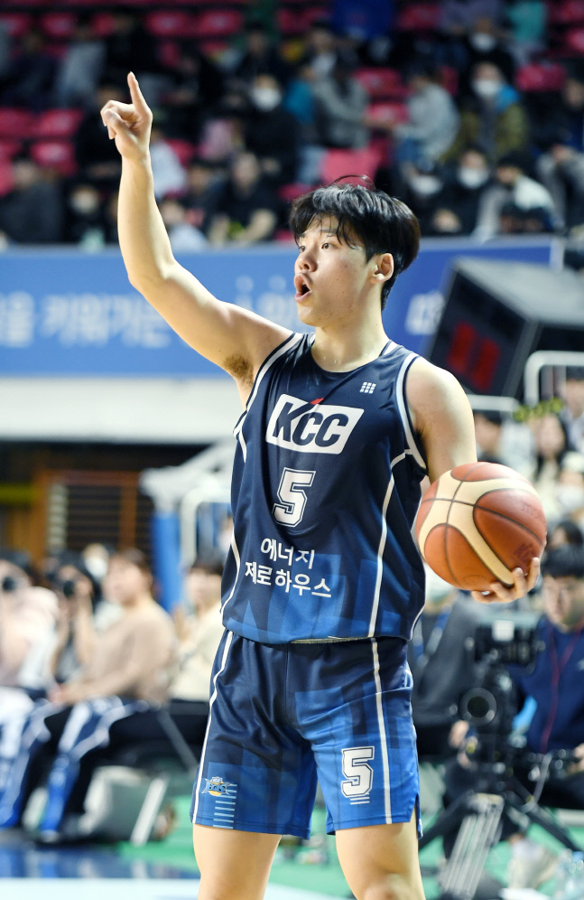 젊은피 도약, PO 바라보는 KCC의 희망