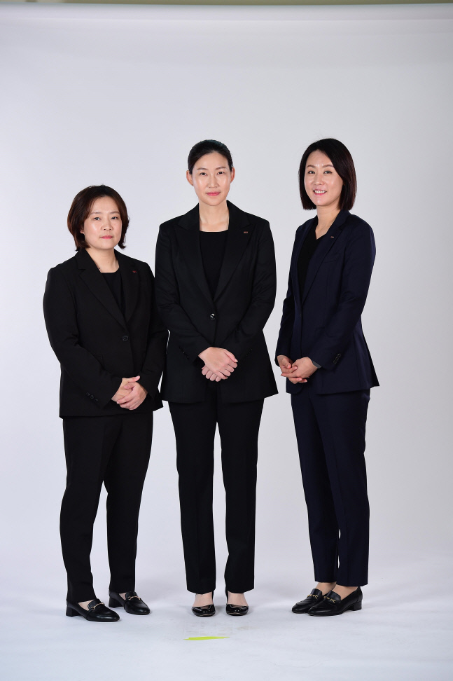 창단 첫 챔프전 이끈 박정은 감독, BNK와 3년 더!