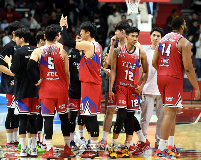 [포토] 정규리그 1위 노리는 KGC, LG에 1점차 석패