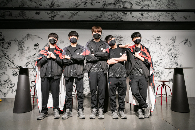 롤러코스터? 폭주열차다…KT, DRX에 2-0 완승 ‘3위’로 마무리[SS종로in]