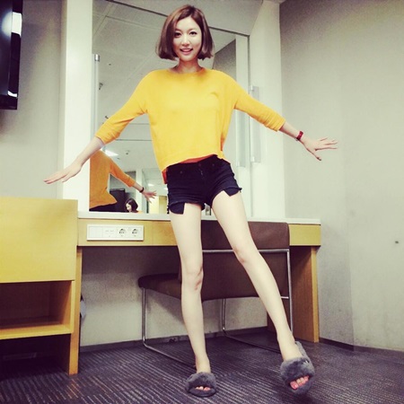 하연주, 신아영 외모 굴욕 준 모습 보니…'청순 매력+각선미'로 시선 압도