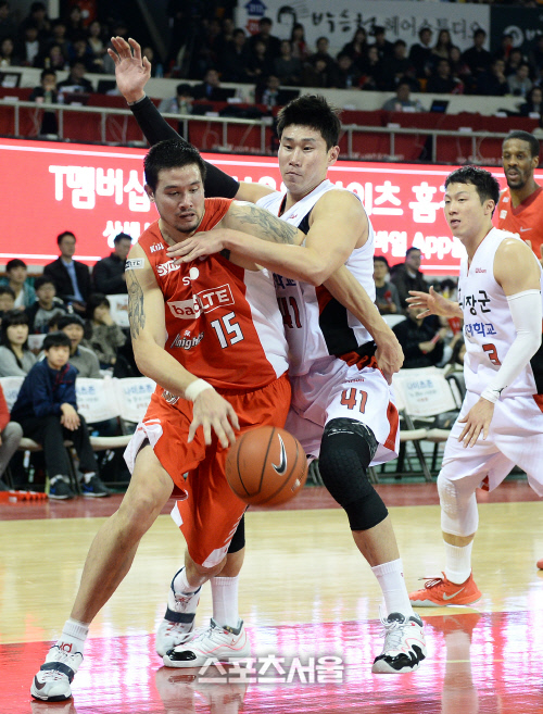 [SS포토]KGC 오세근, '어디를 가시려고!'(SK-KGC)